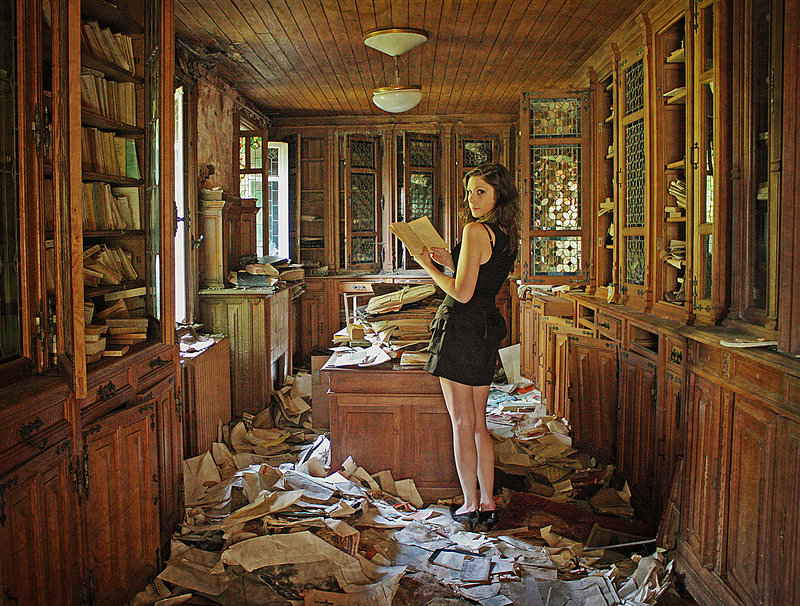 Small Oddities: A Library, Computers, a Shambler, a Female Dwarf, Lupin ...